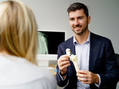 Dr Oscar Brumby-Rendell (Orthopaedic Surgeon) - Healthpages.wiki